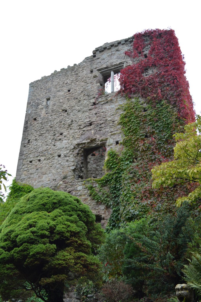 Usk Castle - The History JarThe History Jar
